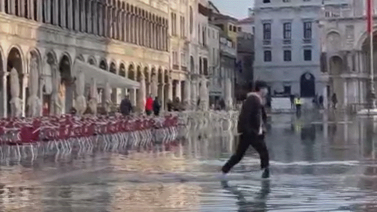 High tide flooding inundates Venice but new barriers protect St. Mark’s ...